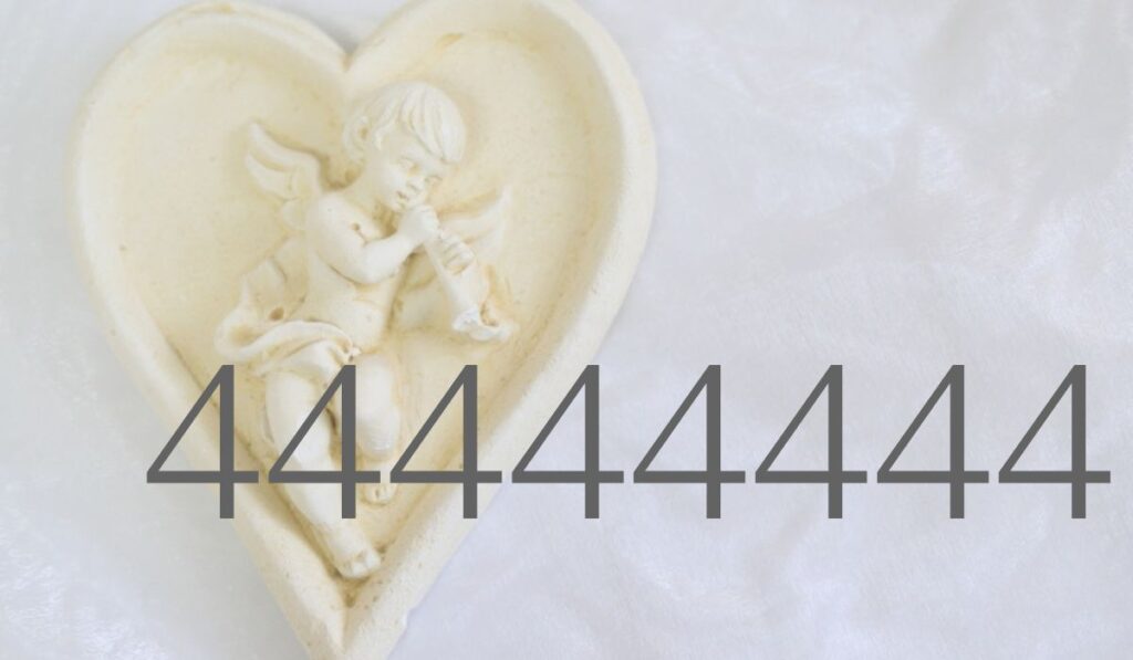 天使數字44444444的含義是『許多的天使正在用愛包圍著您』｜天使數字 Angel Number